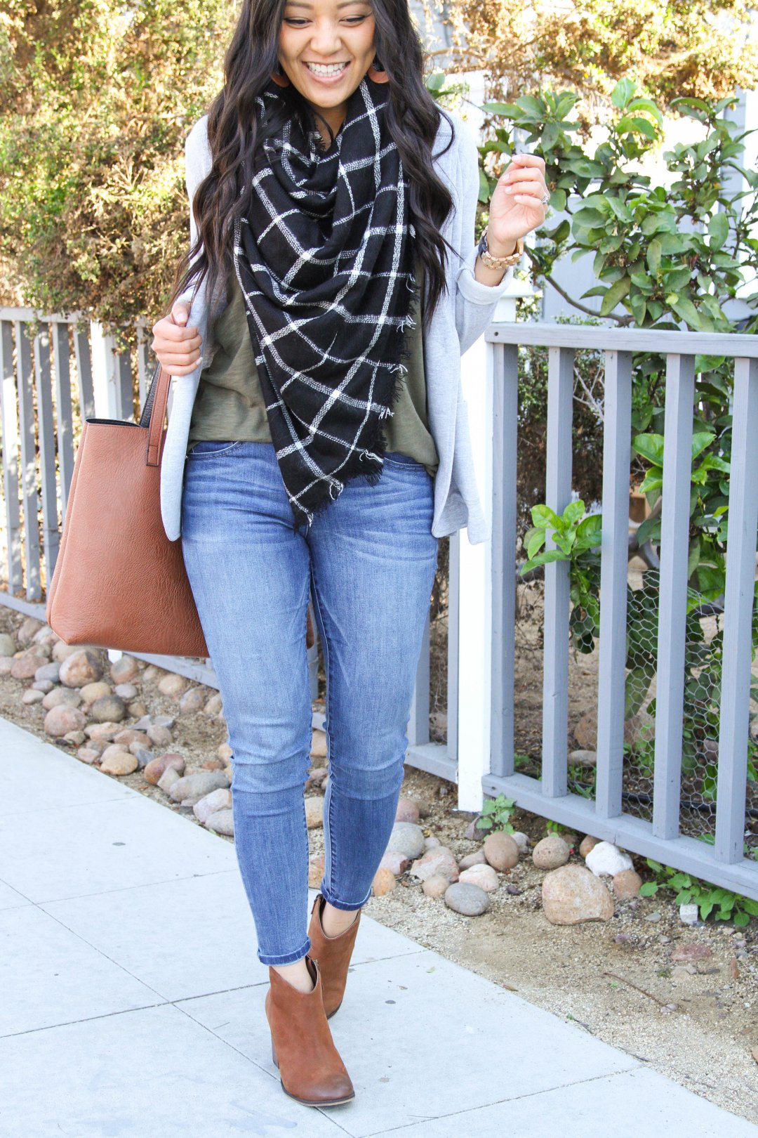5 Ideas for Layering + 13 Outfits with Layering for You to Copy