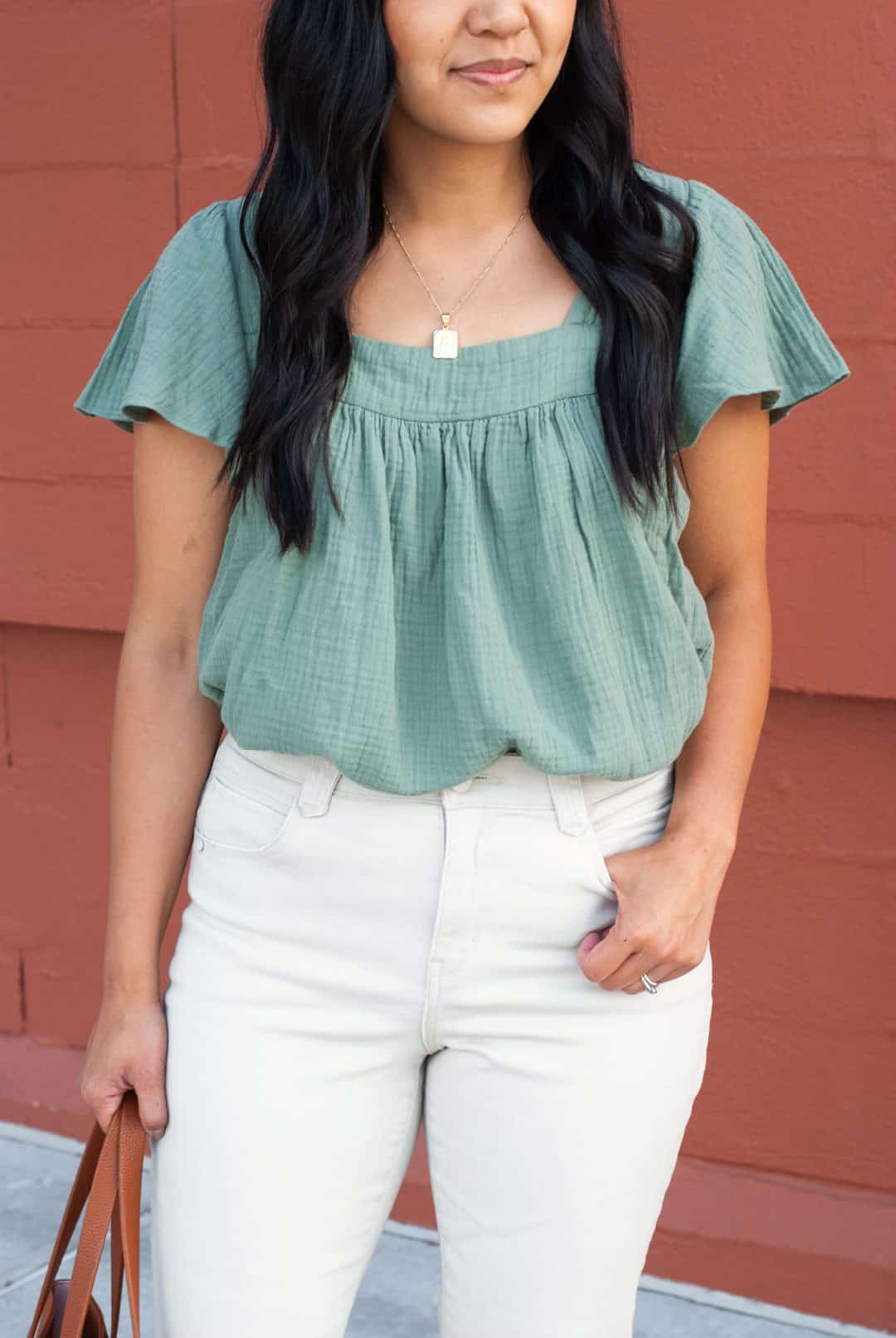 How to Wear Off-White Jeans for Fall with Four Outfits